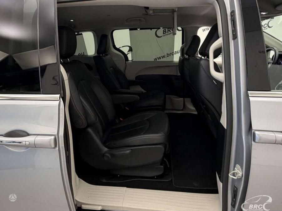 Grey Chrysler Pacifica 2018 in Vilnius, with an engine capacity of 3.60 L and mileage of 102 thousand km for 19450 €, photo 14 on AUTOMOTO.COM.LV