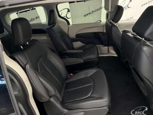 Grey Chrysler Pacifica 2018 in Vilnius, with an engine capacity of 3.60 L and mileage of 102 thousand km for 19450 €, photo 15 on AUTOMOTO.COM.LV