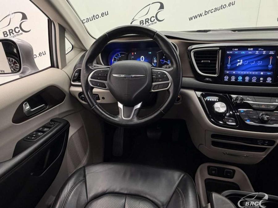 Grey Chrysler Pacifica 2018 in Vilnius, with an engine capacity of 3.60 L and mileage of 102 thousand km for 19450 €, photo 21 on AUTOMOTO.COM.LV