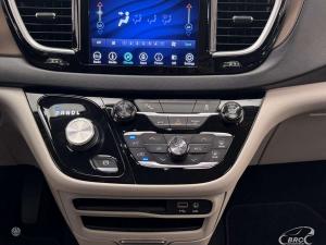 Grey Chrysler Pacifica 2018 in Vilnius, with an engine capacity of 3.60 L and mileage of 102 thousand km for 19450 €, photo 24 on AUTOMOTO.COM.LV