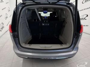 Grey Chrysler Pacifica 2018 in Vilnius, with an engine capacity of 3.60 L and mileage of 102 thousand km for 19450 €, photo 26 on AUTOMOTO.COM.LV
