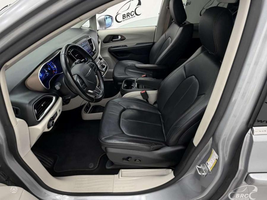 Grey Chrysler Pacifica 2018 in Vilnius, with an engine capacity of 3.60 L and mileage of 102 thousand km for 19450 €, photo 31 on AUTOMOTO.COM.LV