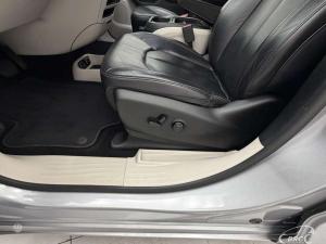 Grey Chrysler Pacifica 2018 in Vilnius, with an engine capacity of 3.60 L and mileage of 102 thousand km for 19450 €, photo 32 on AUTOMOTO.COM.LV