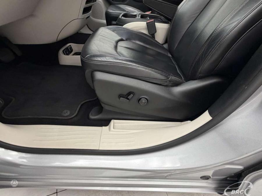 Grey Chrysler Pacifica 2018 in Vilnius, with an engine capacity of 3.60 L and mileage of 102 thousand km for 19450 €, photo 32 on AUTOMOTO.COM.LV