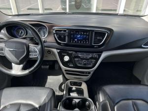 Grey Chrysler Pacifica 2018 in Vilnius, with an engine capacity of 3.61 L and mileage of 238 thousand km for 13800 €, photo 10 on AUTOMOTO.COM.LV