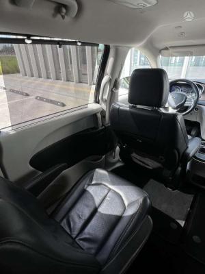 Grey Chrysler Pacifica 2018 in Vilnius, with an engine capacity of 3.61 L and mileage of 238 thousand km for 13800 €, photo 26 on AUTOMOTO.COM.LV
