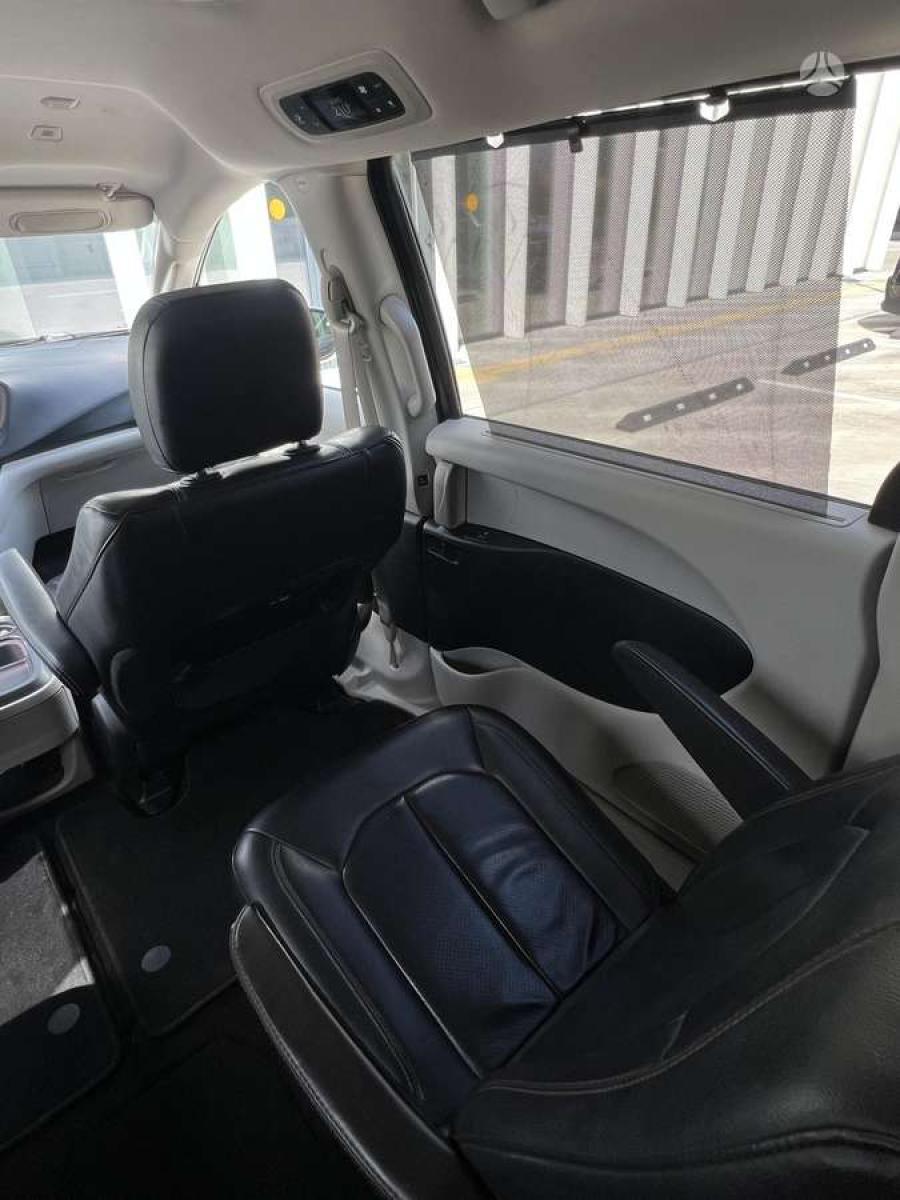 Grey Chrysler Pacifica 2018 in Vilnius, with an engine capacity of 3.61 L and mileage of 238 thousand km for 13800 €, photo 27 on AUTOMOTO.COM.LV