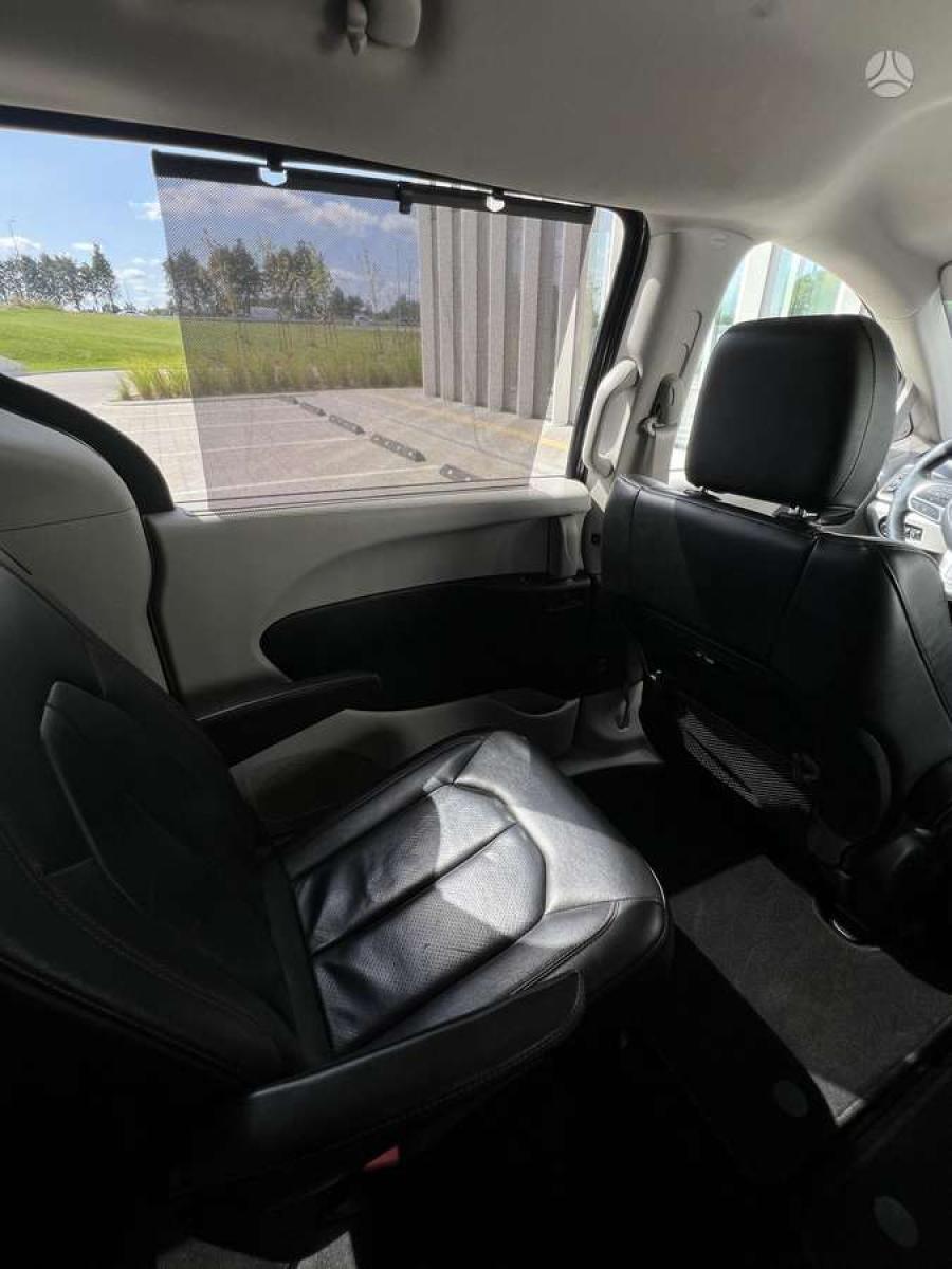 Grey Chrysler Pacifica 2018 in Vilnius, with an engine capacity of 3.61 L and mileage of 238 thousand km for 13800 €, photo 28 on AUTOMOTO.COM.LV