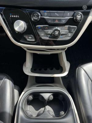 Grey Chrysler Pacifica 2018 in Vilnius, with an engine capacity of 3.61 L and mileage of 238 thousand km for 13800 €, photo 35 on AUTOMOTO.COM.LV