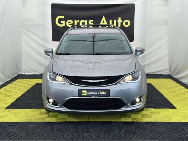 Grey Chrysler Pacifica 2018 in Vilnius, with an engine capacity of 3.60 L and mileage of 143 thousand km for 17200 €, photo 7 on AUTOMOTO.COM.LV