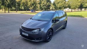 Pelēks Chrysler Pacifica 2018 Kauņa, ar dzinēja tilpumu 3.60 L un nobraukumu 129 tūkst. km par 21500 €, foto  vietnē AUTOMOTO.COM.LV