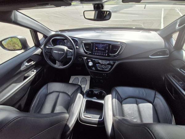 Grey Chrysler Pacifica 2018 in Siauliai, with an engine capacity of 3.60 L and mileage of 156 thousand km for 14600 €, photo 10 on AUTOMOTO.COM.LV