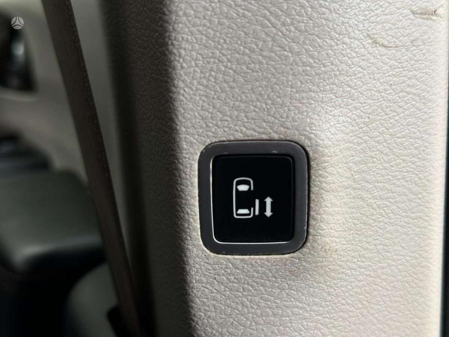 Grey Chrysler Pacifica 2018 in Vilnius, with an engine capacity of 3.60 L and mileage of 143 thousand km for 17200 €, photo 22 on AUTOMOTO.COM.LV