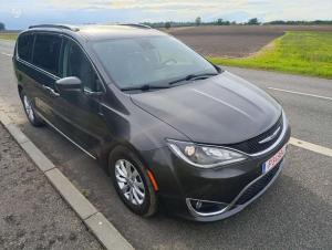 Pelēks Chrysler Pacifica 2018 Kauņa, ar dzinēja tilpumu 3.61 L un nobraukumu 262 tūkst. km par 13500 €, foto  vietnē AUTOMOTO.COM.LV