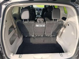 Grey Chrysler Pacifica 2018 in Kaunas, with an engine capacity of 3.61 L and mileage of 262 thousand km for 13500 €, photo 10 on AUTOMOTO.COM.LV