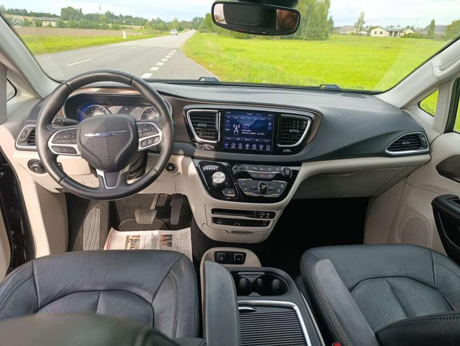 Grey Chrysler Pacifica 2018 in Kaunas, with an engine capacity of 3.61 L and mileage of 262 thousand km for 13500 €, photo 14 on AUTOMOTO.COM.LV