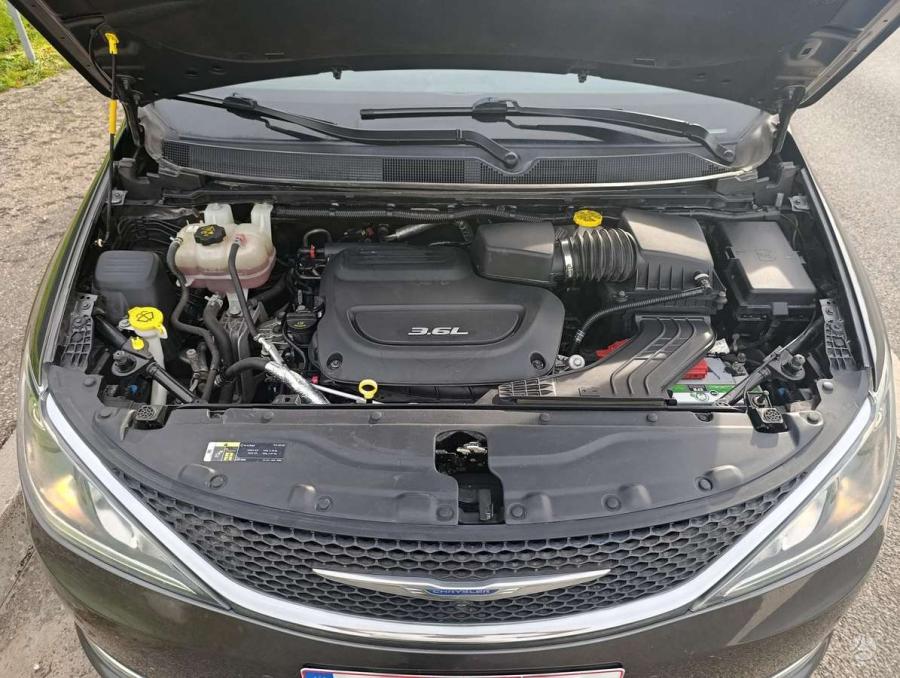 Grey Chrysler Pacifica 2018 in Kaunas, with an engine capacity of 3.61 L and mileage of 262 thousand km for 13500 €, photo 15 on AUTOMOTO.COM.LV