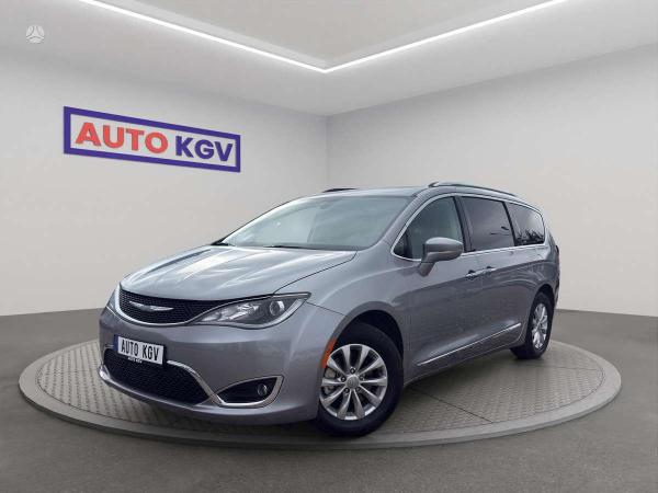Pelēks Chrysler Pacifica 2018 Kauņa, ar dzinēja tilpumu 3.60 L un nobraukumu 137 tūkst. km par 15999 €, foto 1 vietnē AUTOMOTO.COM.LV