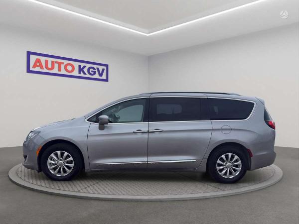 Pelēks Chrysler Pacifica 2018 Kauņa, ar dzinēja tilpumu 3.60 L un nobraukumu 137 tūkst. km par 15999 €, foto 3 vietnē AUTOMOTO.COM.LV