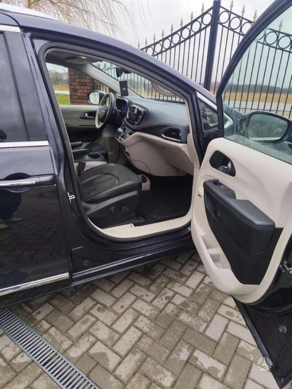 Grey Chrysler Pacifica 2019 in Gargzdai, with an engine capacity of 3.60 L and mileage of 197 thousand km for 20500 €, photo 11 on AUTOMOTO.COM.LV