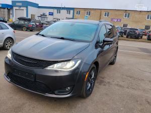 Grey Chrysler Pacifica 2019 in Kretinga, with an engine capacity of 3.60 L and mileage of 269 thousand km for 14999 €, photo  on AUTOMOTO.COM.LV