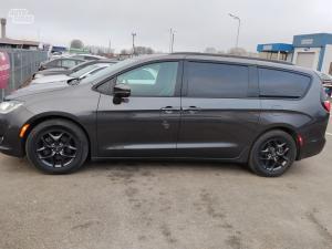 Grey Chrysler Pacifica 2019 in Kretinga, with an engine capacity of 3.60 L and mileage of 269 thousand km for 14999 €, photo 7 on AUTOMOTO.COM.LV