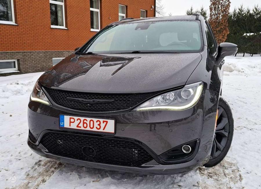 Pelēks Chrysler Pacifica 2019 Kretinga, ar dzinēja tilpumu 3.61 L un nobraukumu 129 tūkst. km par 16999 €, foto 2 vietnē AUTOMOTO.COM.LV