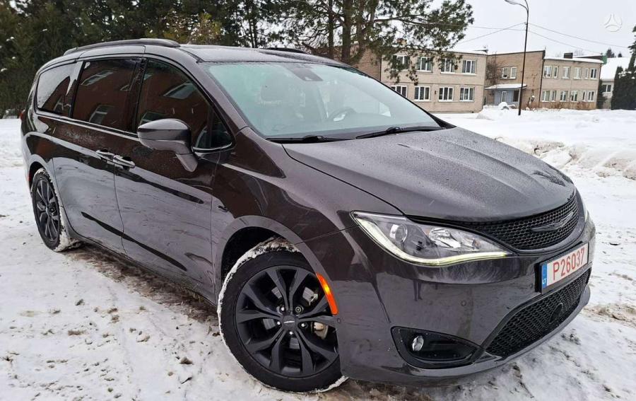 Pelēks Chrysler Pacifica 2019 Kretinga, ar dzinēja tilpumu 3.61 L un nobraukumu 129 tūkst. km par 16999 €, foto 5 vietnē AUTOMOTO.COM.LV