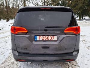 Pelēks Chrysler Pacifica 2019 Kretinga, ar dzinēja tilpumu 3.61 L un nobraukumu 129 tūkst. km par 16999 €, foto 7 vietnē AUTOMOTO.COM.LV