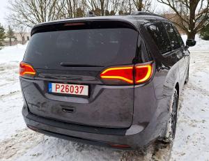 Pelēks Chrysler Pacifica 2019 Kretinga, ar dzinēja tilpumu 3.61 L un nobraukumu 129 tūkst. km par 16999 €, foto 8 vietnē AUTOMOTO.COM.LV