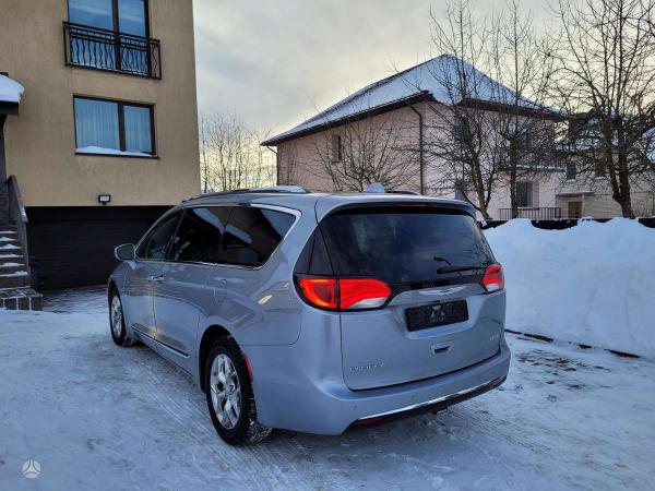 Pelēks Chrysler Pacifica 2019 Telšiai, ar dzinēja tilpumu 3.61 L un nobraukumu 191 tūkst. km par 15800 €, foto 3 vietnē AUTOMOTO.COM.LV