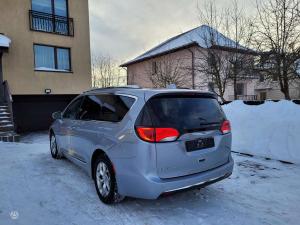 Grey Chrysler Pacifica 2019 in Telschi, with an engine capacity of 3.61 L and mileage of 191 thousand km for 15800 €, photo 3 on AUTOMOTO.COM.LV