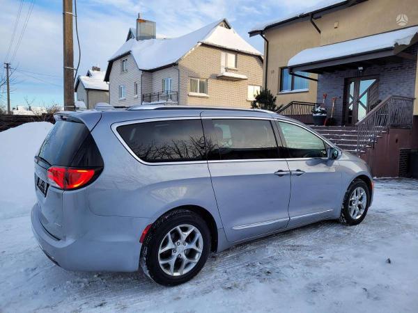 Pelēks Chrysler Pacifica 2019 Telšiai, ar dzinēja tilpumu 3.61 L un nobraukumu 191 tūkst. km par 15800 €, foto 6 vietnē AUTOMOTO.COM.LV