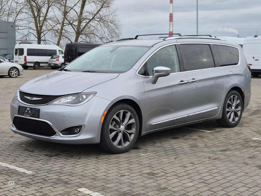 Pelēks Chrysler Pacifica 2019 Klaipėda, ar dzinēja tilpumu 3.61 L un nobraukumu 235 tūkst. km par 13900 €, foto 1 vietnē AUTOMOTO.COM.LV