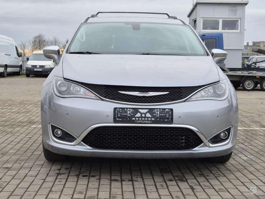 Grey Chrysler Pacifica 2019 in Klaipeda, with an engine capacity of 3.61 L and mileage of 235 thousand km for 13900 €, photo 5 on AUTOMOTO.COM.LV