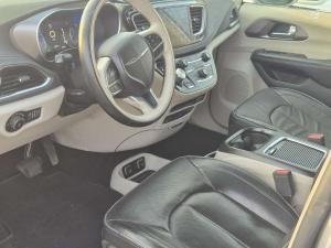 Grey Chrysler Pacifica 2019 in Klaipeda, with an engine capacity of 3.61 L and mileage of 235 thousand km for 13900 €, photo 8 on AUTOMOTO.COM.LV