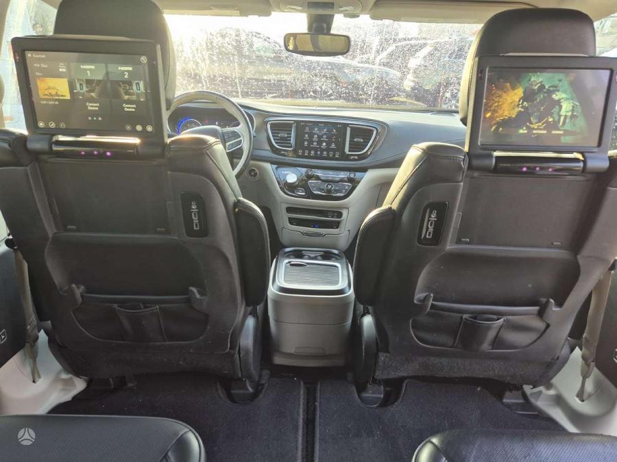 Grey Chrysler Pacifica 2019 in Klaipeda, with an engine capacity of 3.61 L and mileage of 235 thousand km for 13900 €, photo 9 on AUTOMOTO.COM.LV