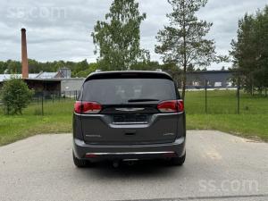 Grey Chrysler Pacifica 2019 in Valka, with an engine capacity of 3.60 L and mileage of 92 thousand km for 33650 €, photo 6 on AUTOMOTO.COM.LV