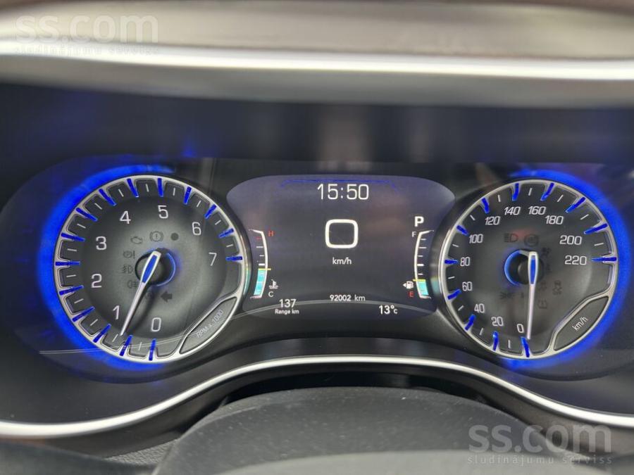 Grey Chrysler Pacifica 2019 in Valka, with an engine capacity of 3.60 L and mileage of 92 thousand km for 33650 €, photo 14 on AUTOMOTO.COM.LV