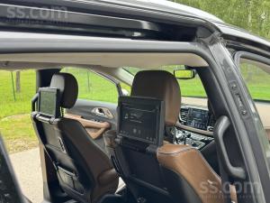 Grey Chrysler Pacifica 2019 in Valka, with an engine capacity of 3.60 L and mileage of 92 thousand km for 33650 €, photo 16 on AUTOMOTO.COM.LV