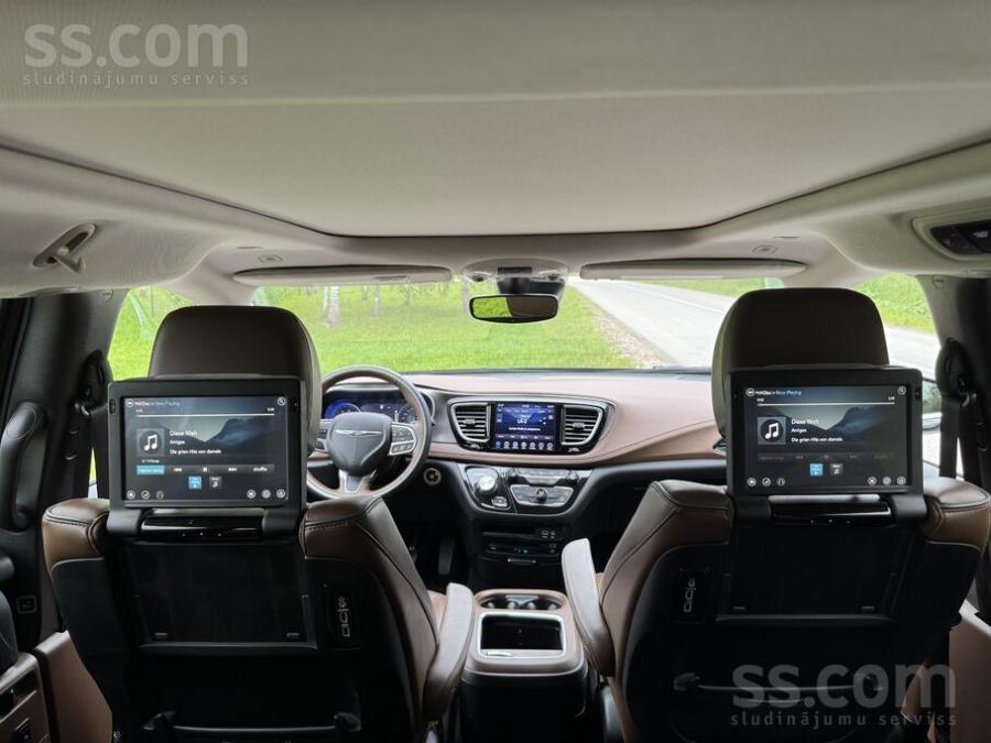 Grey Chrysler Pacifica 2019 in Valka, with an engine capacity of 3.60 L and mileage of 92 thousand km for 33650 €, photo 17 on AUTOMOTO.COM.LV