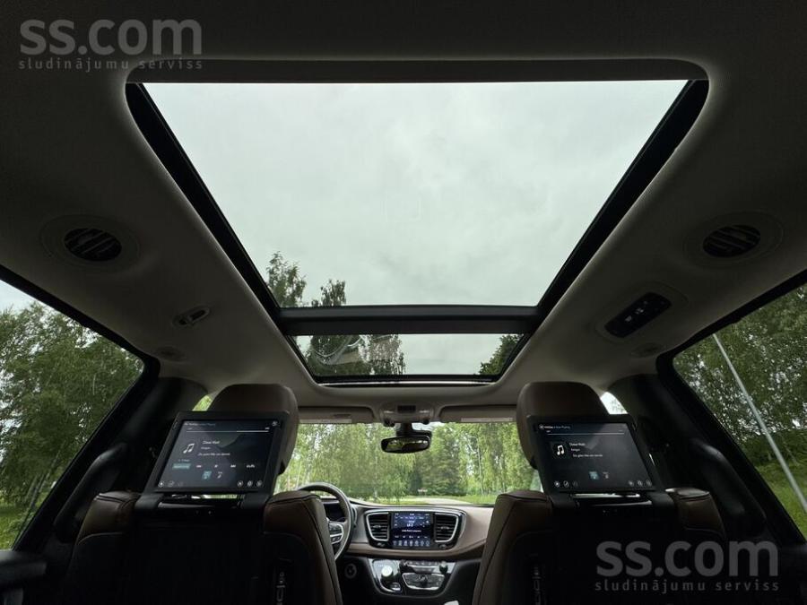 Grey Chrysler Pacifica 2019 in Valka, with an engine capacity of 3.60 L and mileage of 92 thousand km for 33650 €, photo 18 on AUTOMOTO.COM.LV