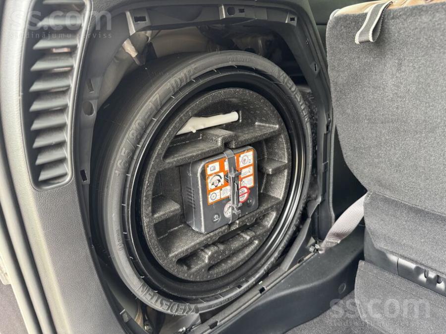 Grey Chrysler Pacifica 2019 in Valka, with an engine capacity of 3.60 L and mileage of 92 thousand km for 33650 €, photo 20 on AUTOMOTO.COM.LV