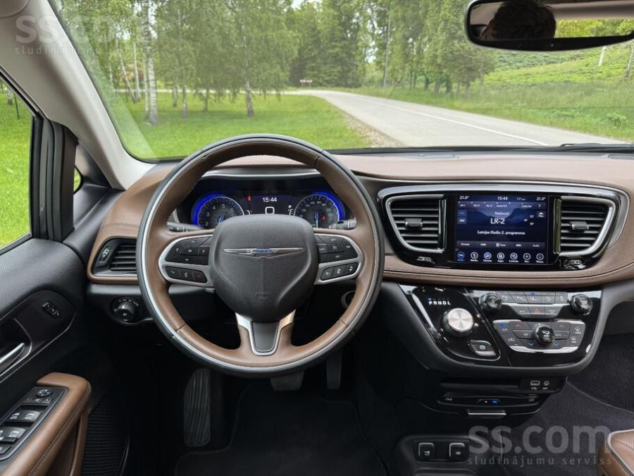 Grey Chrysler Pacifica 2019 in Valka, with an engine capacity of 3.60 L and mileage of 92 thousand km for 28450 €, photo 18 on AUTOMOTO.COM.LV