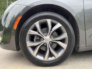 Grey Chrysler Pacifica 2019 in Valka, with an engine capacity of 3.60 L and mileage of 92 thousand km for 28450 €, photo 23 on AUTOMOTO.COM.LV