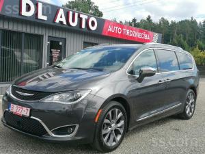 Grey Chrysler Pacifica 2019 in Valmiera, with an engine capacity of 3.60 L and mileage of 92 thousand km for 28450 €, photo  on AUTOMOTO.COM.LV