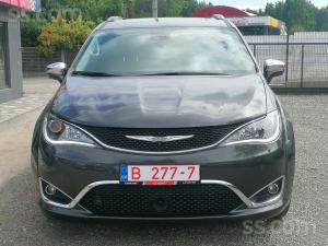 Grey Chrysler Pacifica 2019 in Valmiera, with an engine capacity of 3.60 L and mileage of 92 thousand km for 28450 €, photo 3 on AUTOMOTO.COM.LV