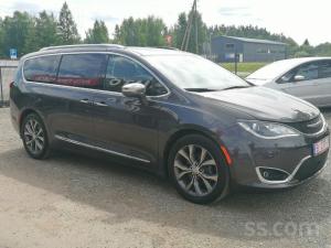 Grey Chrysler Pacifica 2019 in Valmiera, with an engine capacity of 3.60 L and mileage of 92 thousand km for 28450 €, photo 6 on AUTOMOTO.COM.LV