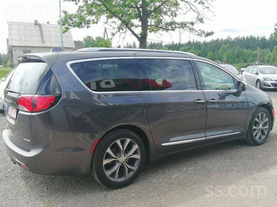 Grey Chrysler Pacifica 2019 in Valmiera, with an engine capacity of 3.60 L and mileage of 92 thousand km for 28450 €, photo 7 on AUTOMOTO.COM.LV