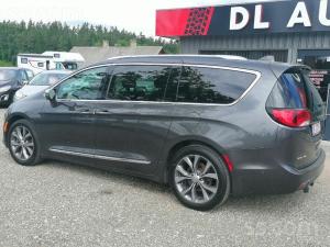 Grey Chrysler Pacifica 2019 in Valmiera, with an engine capacity of 3.60 L and mileage of 92 thousand km for 28450 €, photo 11 on AUTOMOTO.COM.LV